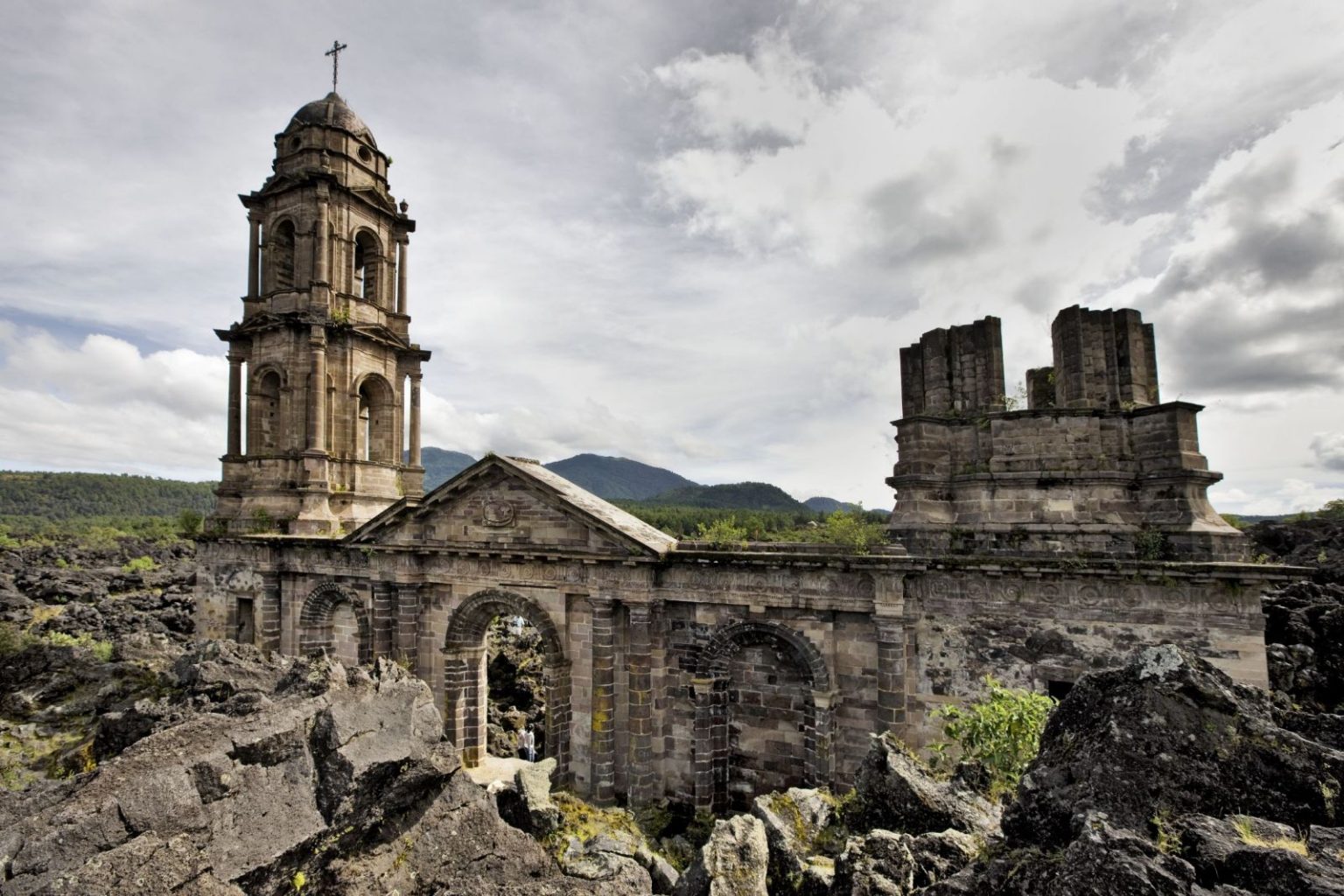 San Juan Parangaricutiro, el pueblo sepultado en lava - El Ranking.mx